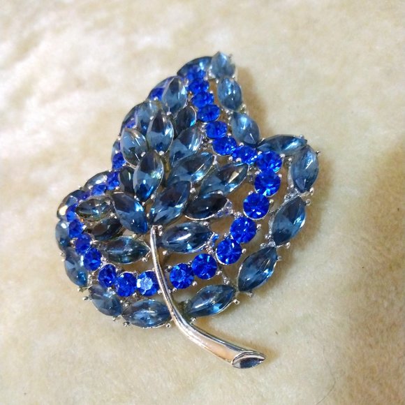 Unique Vintage | Jewelry | Vintage Signed Weiss Shades Of Blue ...